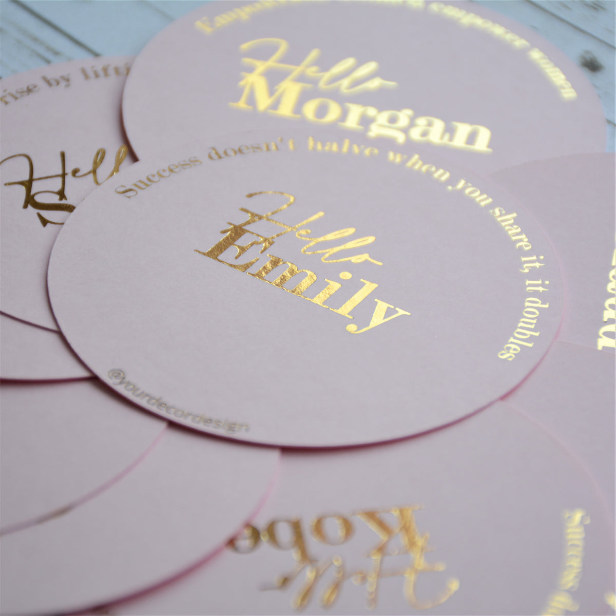Personalised Foiled Round Place Card – Your Decor Design